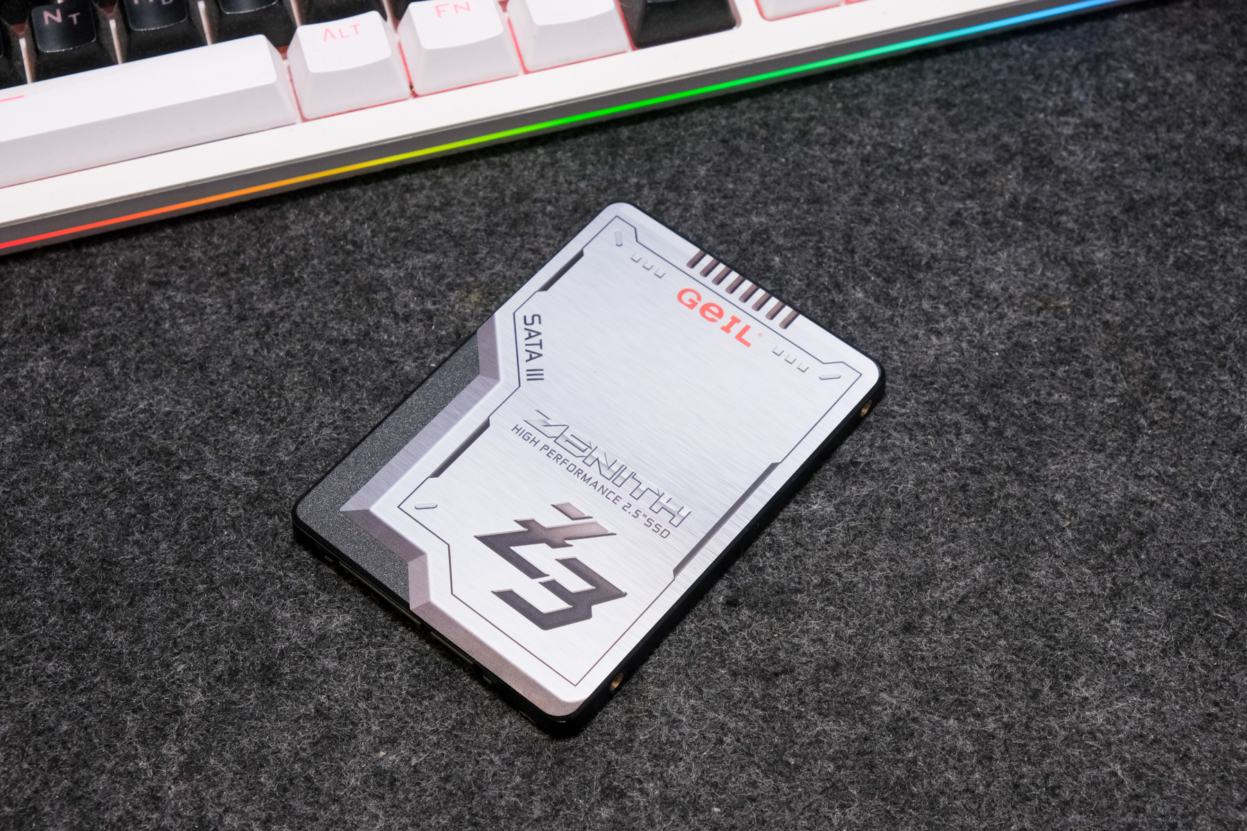 Обзор SSD-диска GeiL Zenith Z3 512 ГБ: качественно и бюджетно / HDD ...